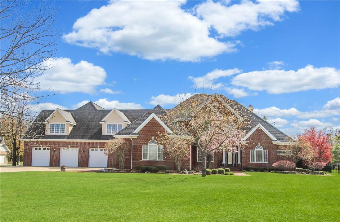 7 Pear Tree Court, Charleston, IL 61920