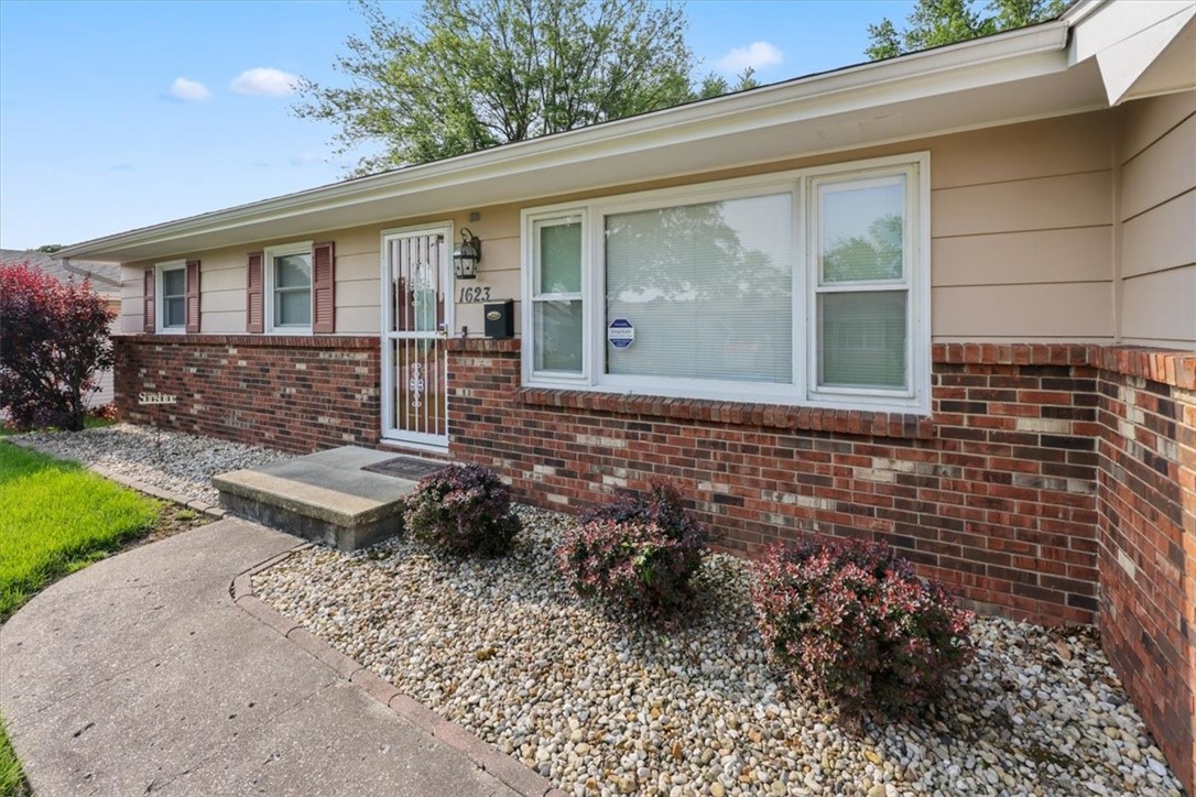 1623 E Hinsdale Avenue, Decatur, IL 62526