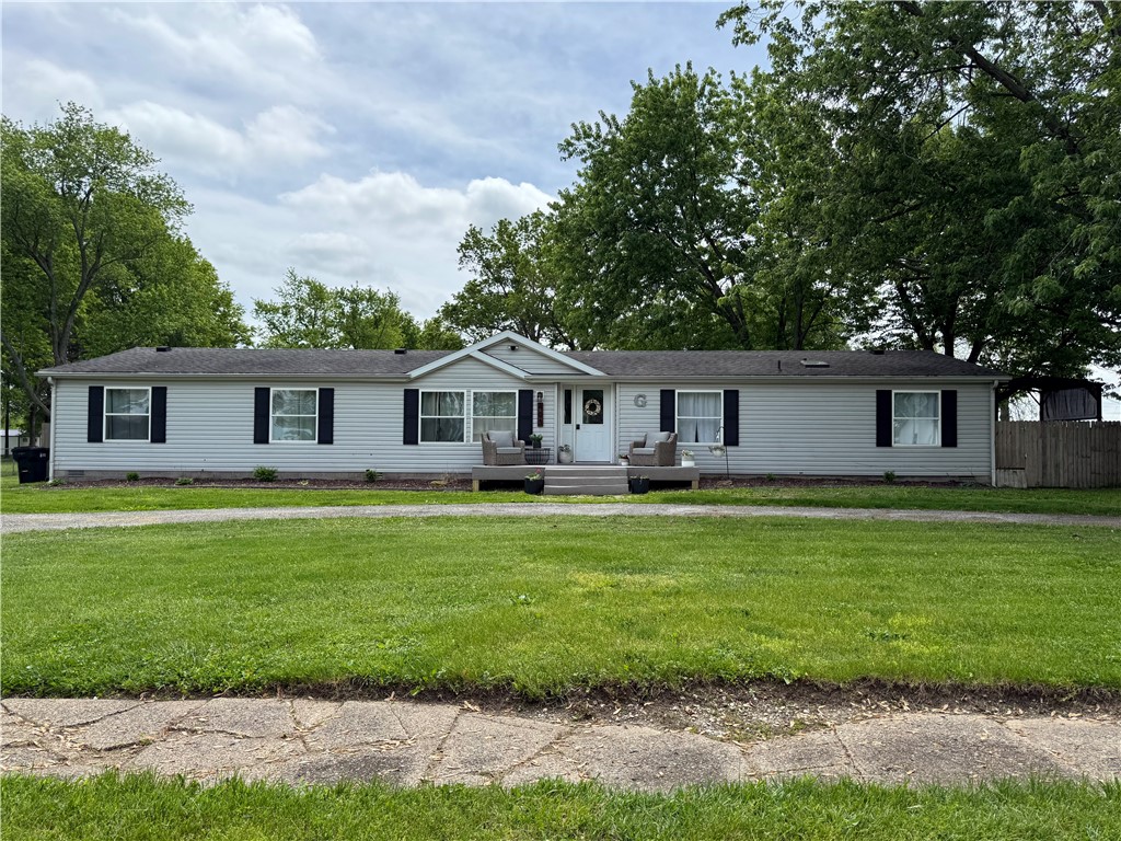 403 W Main Street, Watson, IL 62473