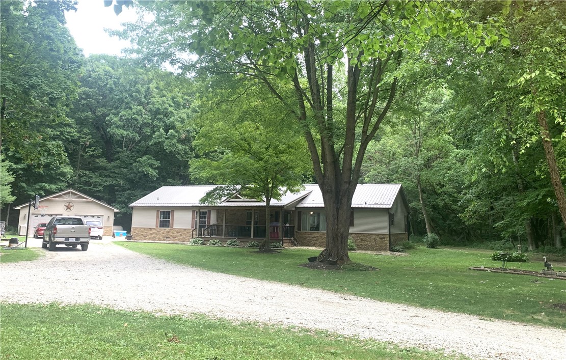 1141 E 1425 North Road, Tower Hill, IL 62571