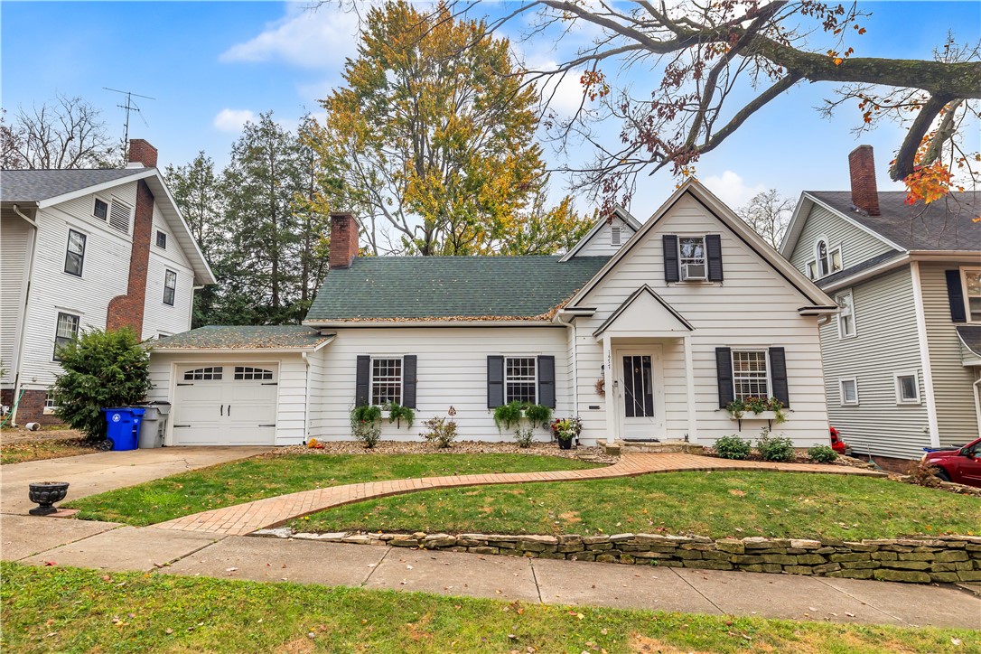 1477 W Macon Street, Decatur, IL 62522