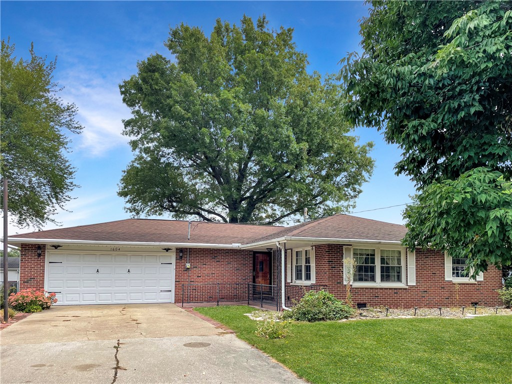 1604 S 9th Street, Mattoon, IL 61938