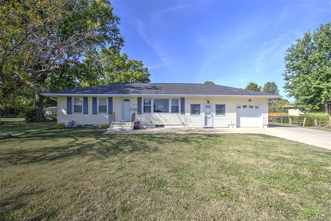 317 N Country Club Road, Decatur, IL 62521